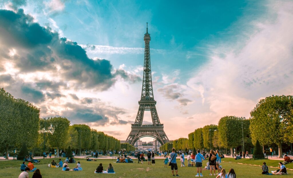 14 Best Restaurants and Cafes Near the Eiffel Tower - Eiffel Guided Tours